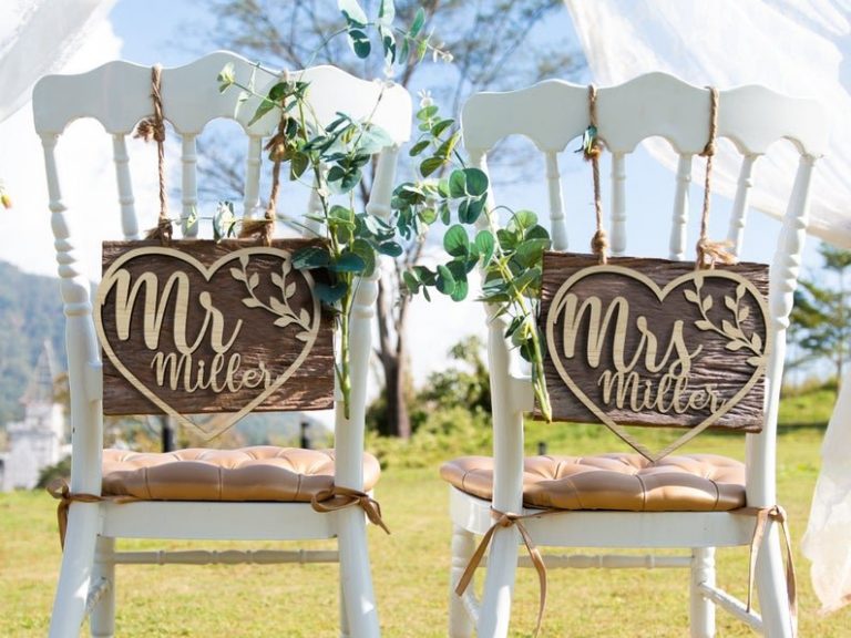 Decorative Wedding Chair Signs – Elegant Wedding Ideas