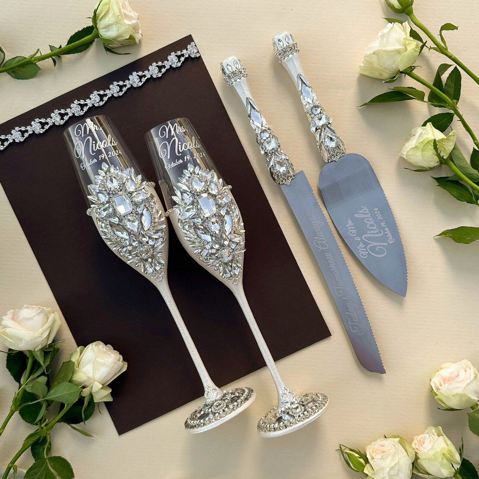 Engraved Toasting Flutes & Cake Server Sets – Elegant Wedding Ideas