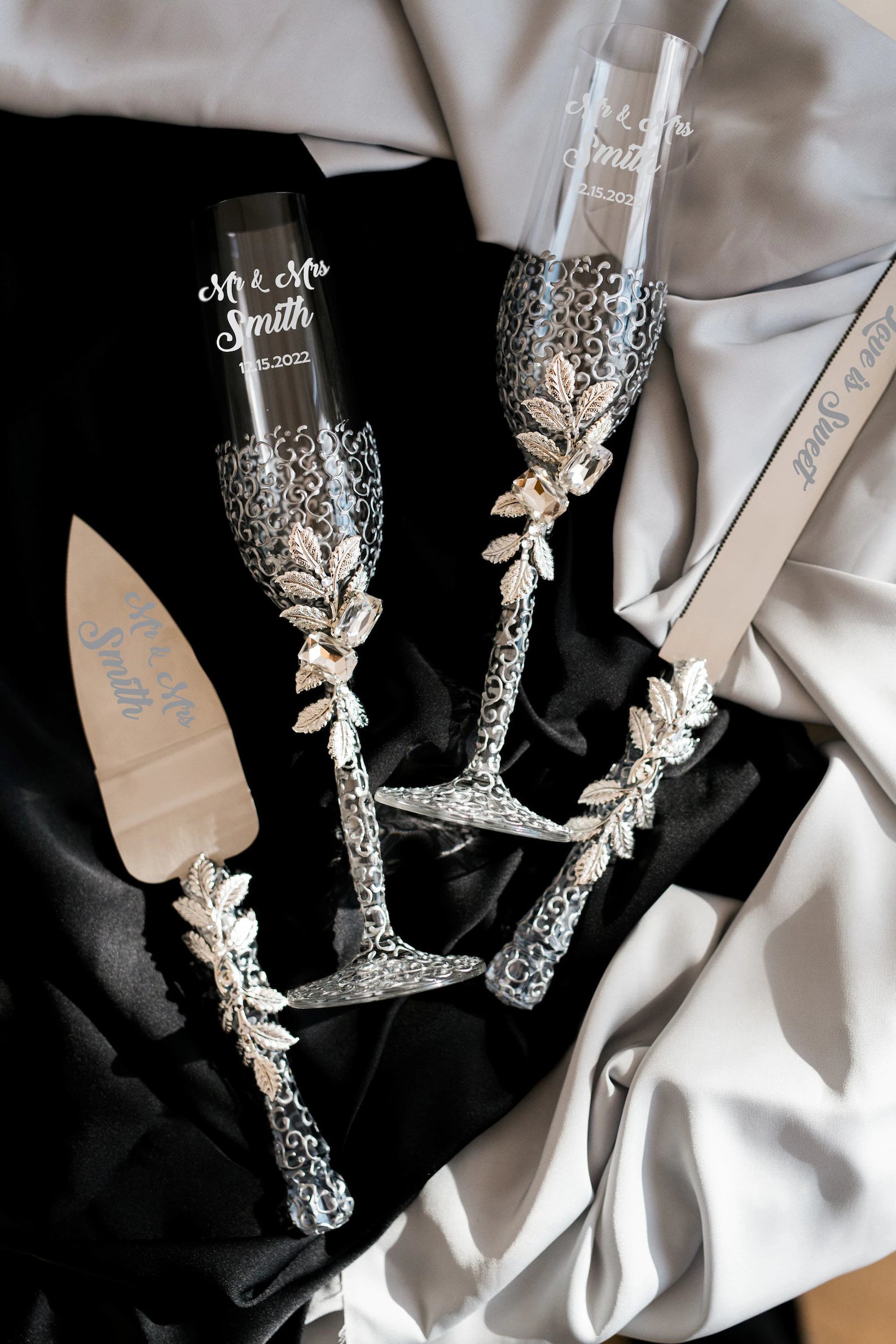 Engraved Toasting Flutes & Cake Server Sets – Elegant Wedding Ideas